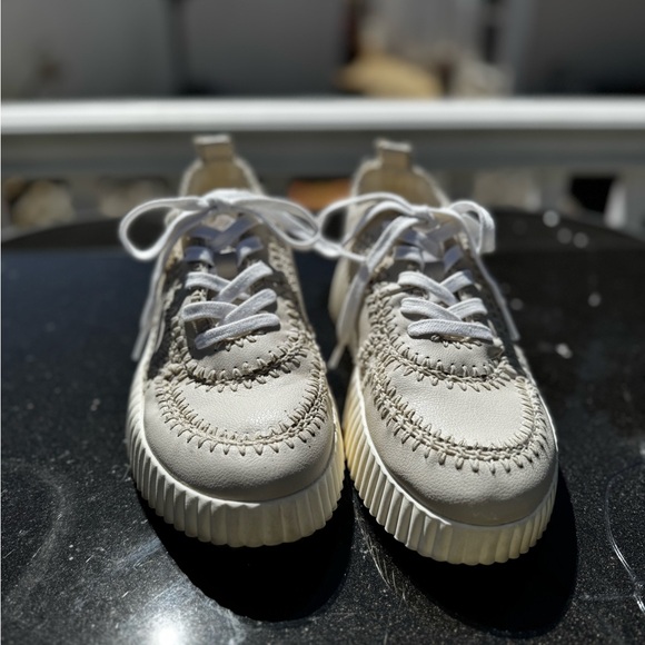 ARULA | Shoes | Euc Arula Sneaker | Poshmark